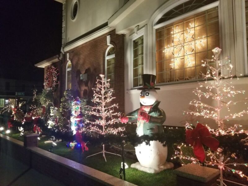 From Manhattan: 4-Hour Brooklyn Christmas Magic Tour - Crossing Over and Additional Sights