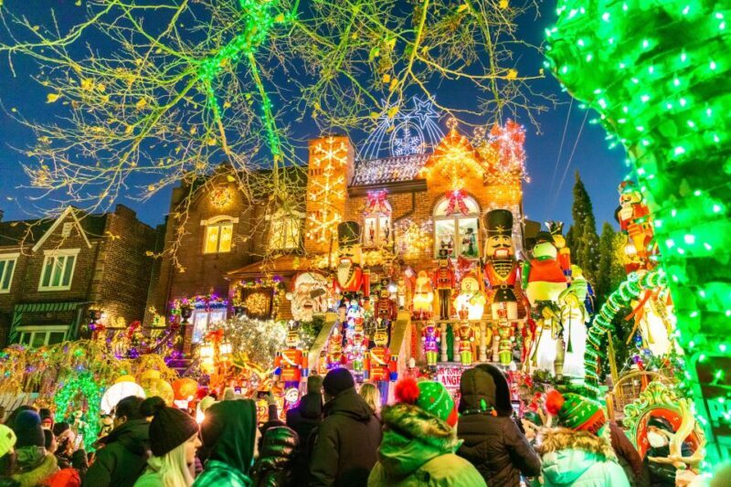 From Manhattan: 4-Hour Dyker Heights Holiday Lights Bus Tour - The Itinerary in Detail
