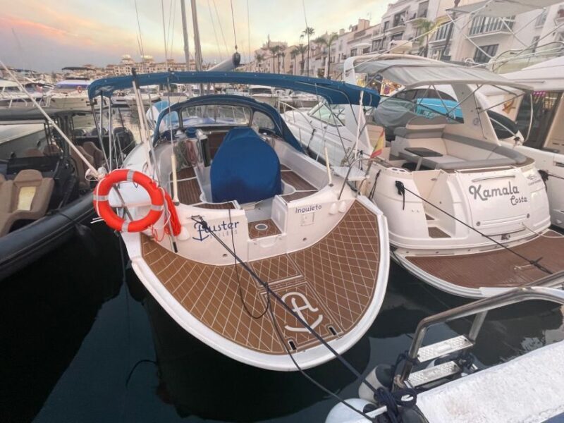 From Marbella: Private and Group Sailboat Cruise & Drinks - Refreshments & Social Atmosphere