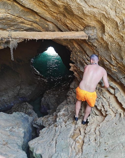 From Marseille to the Calanques Blueues by train, hike, lagoons and villages - Key Points