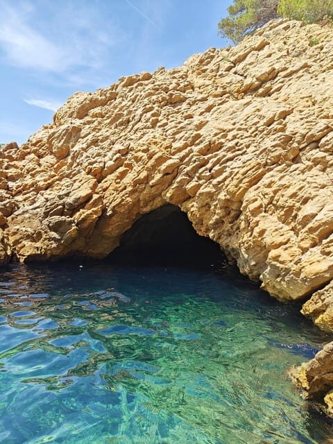 From Marseille to the Calanques Blueues by train, hike, lagoons and villages - Visiting the Ports of Petit Méjean and Grand Méjean