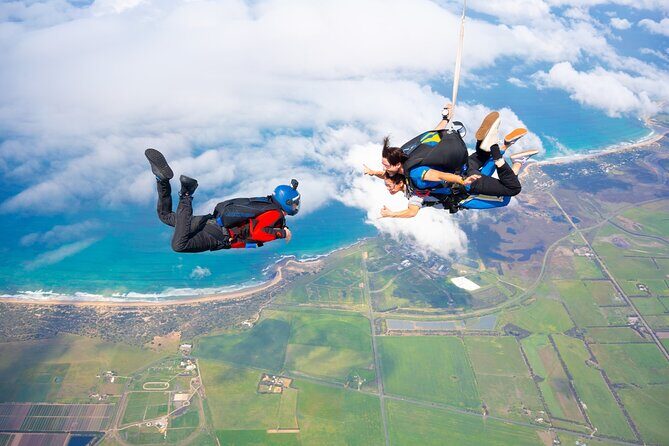 From Melbourne: Tandem Skydive over Great Ocean Road - The Serene Parachute Descent