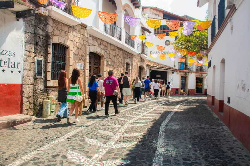 From Mexico City: Tour of Taxco, Cuernavaca, and Pre-Hispanic Mine - Transportation and Group Dynamics