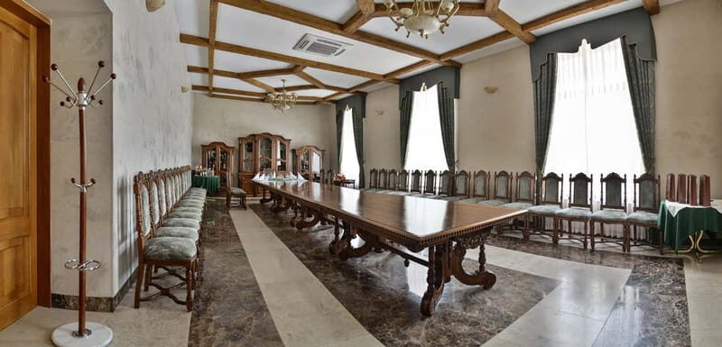 from Moldova:Tour to Soviet Transnistria with Cognac - Who Is This Tour Best For?