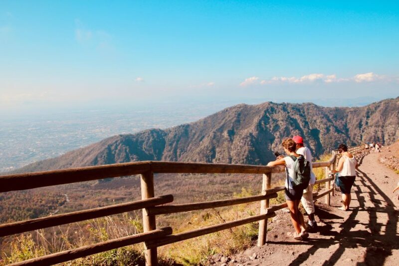 From Naples: Pompeii and Vesuvius Guided Day Trip with Lunch - The Lunch Break: Tasting Local Flavors