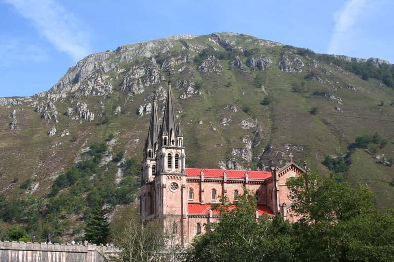 From Oviedo: Covadonga Lakes Day Tour with Guided - The Convenience of Transportation and Small Groups