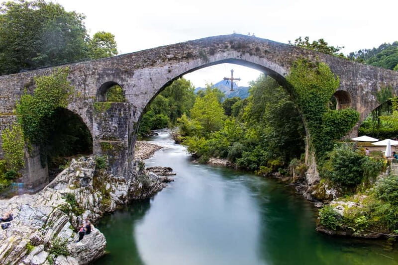 From Oviedo: Covadonga Lakes Day Tour with Guided - Visiting the Roman Bridge of Cangas de Onís