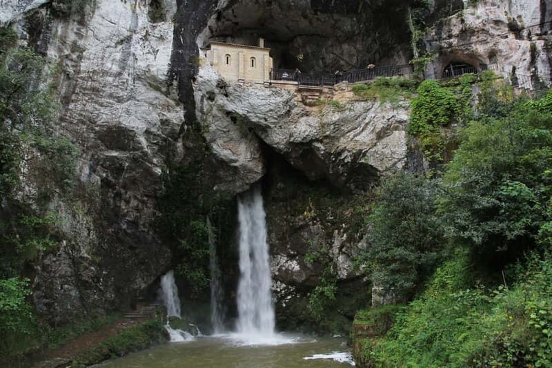 From Oviedo: Covadonga Lakes Day Tour with Guided - Lunch and Free Time in Cangas de Onís