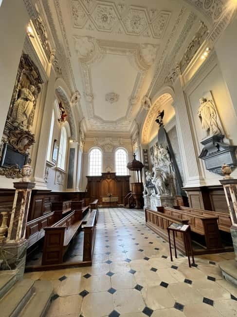 From Oxford: Churchill Tour to Blenheim Palace & his grave. - Starting Point & Collection