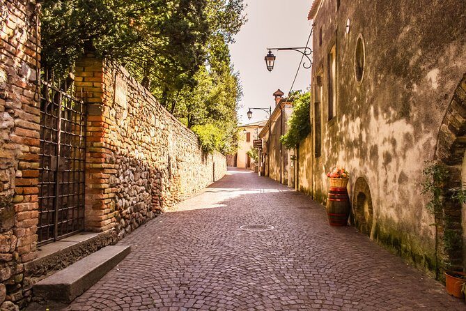 From Padua to Arquà Petrarca, the medieval village - Exploring the Euganean Hills and Arquà Petrarca
