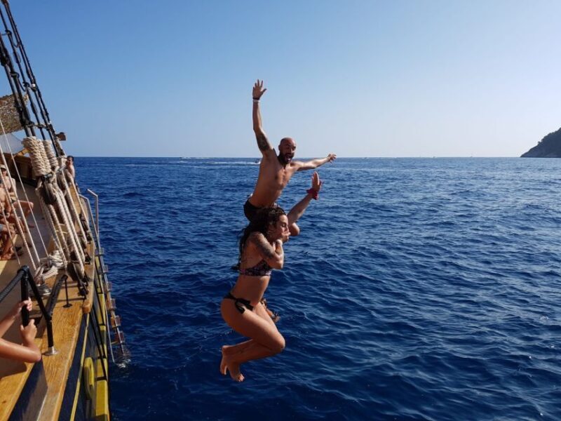 From Palamos: Scenic Boat Trip to Calella de Palafrugell - The Experience on Board