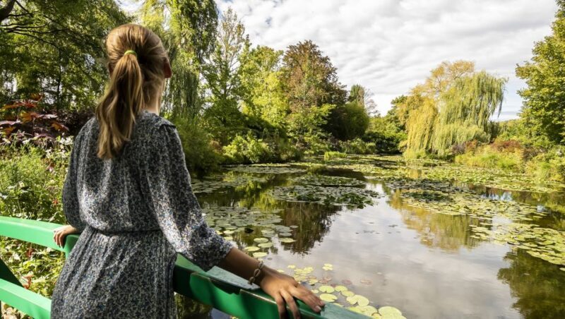 From Paris: Giverny Day Trip with Audio Guide or Live Guide - Who Should Consider This Tour?