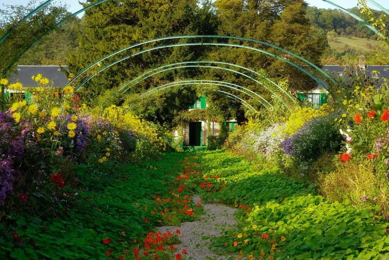 From Paris: McArthurGlen Center & Monet's Givern House Visit - Key Points