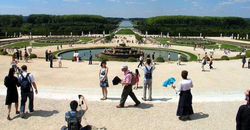 From Paris: Versailles Guided Tour by Deluxe Minibus - The Balance of Price and Experience