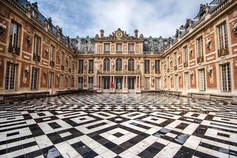 From Paris : Versailles Guided Tour with transport - The Authenticity and Depth of the Experience