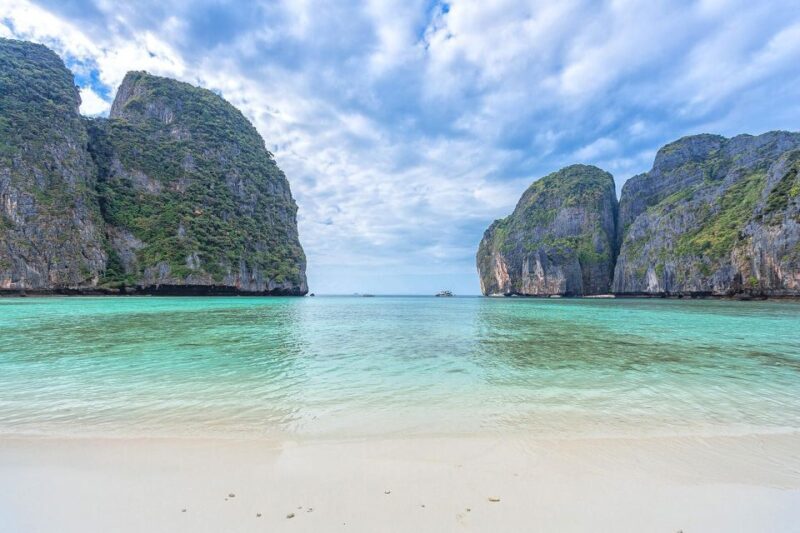 From Phi Phi: Sunrise Maya Bay, Pileh Lagoon Speedboat Tour - The Itinerary in Detail