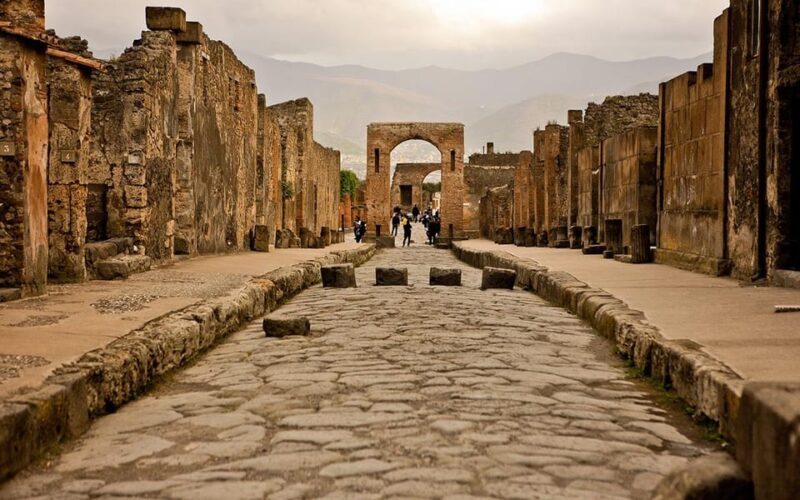 From Pompeii: Walking Tour with Guide in the Excavations - Introduction: Discovering Pompeii in a Short Walk