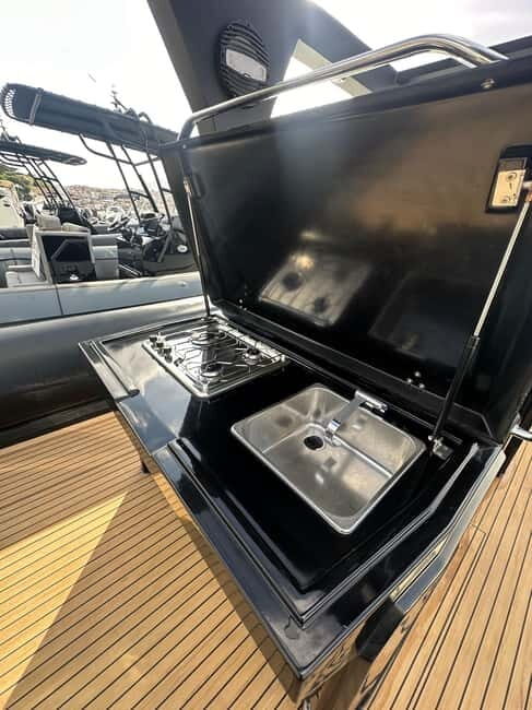 From Porto Rotondo: sunset aperitif in an inflatable boat - Key Points
