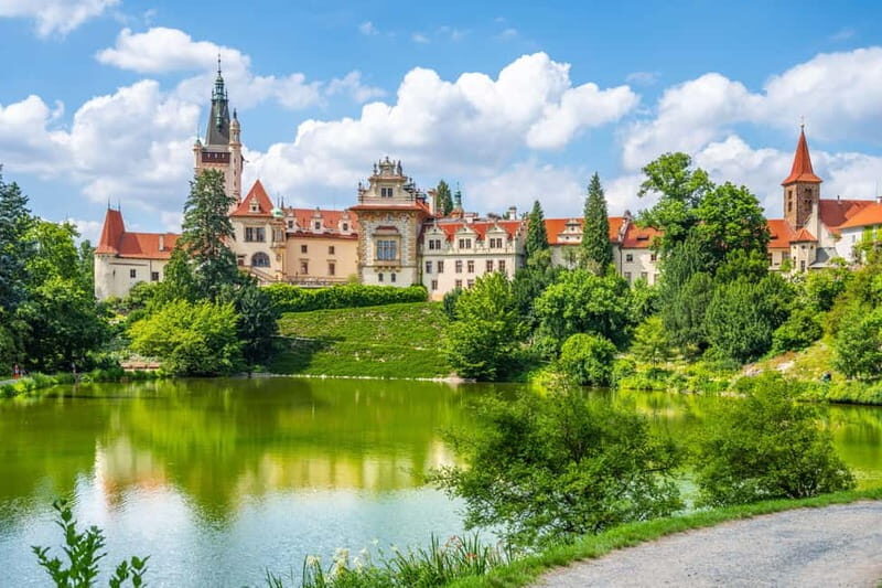 From Prague: Horseshoe Bend View & Castle Gardens Tour - Exploring the Máj Viewpoint and the Horseshoe Bend