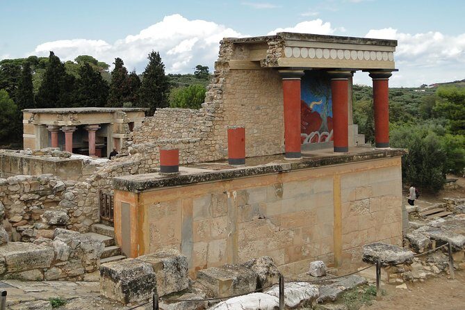 From Rethymno: Full-Day Knossos And Heraklion with free time - Exploring the Palace of Knossos