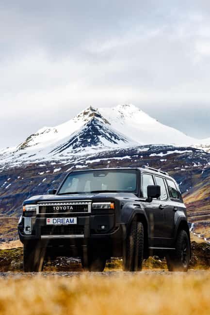 From Reykjavik: Golden Circle Private Tour by Super Jeep - Geysir Geothermal Area: Watching the Eruption