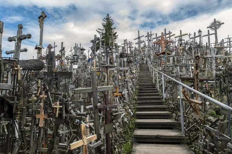 From Riga: Hill of Crosses & Enchanting Jelgava Group Tour - Visiting the Hill of Crosses: A Sacred Site