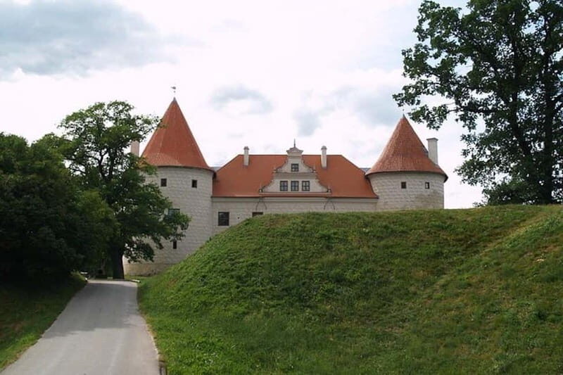 From Riga: Trip to Hill of Crosses, Rundale Palace & Bauska - Bauska Castle – Medieval Fortress with a View