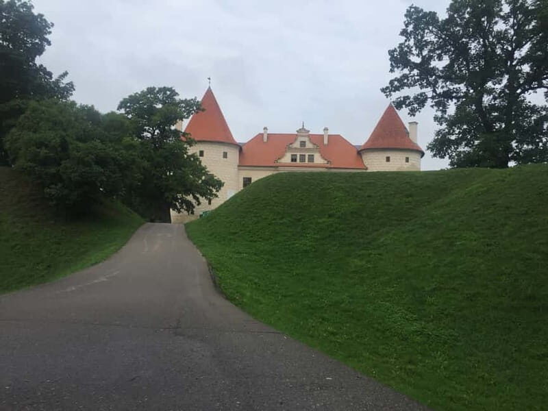 From Riga: Vilnius One-Way Tour with Sightseeing Stops - Why This Tour Might Be Perfect for You
