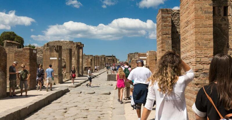 From Rome: Pompeii and Positano with Limoncello Tasting - Discovering Pompeii: A Peek into Ancient Life