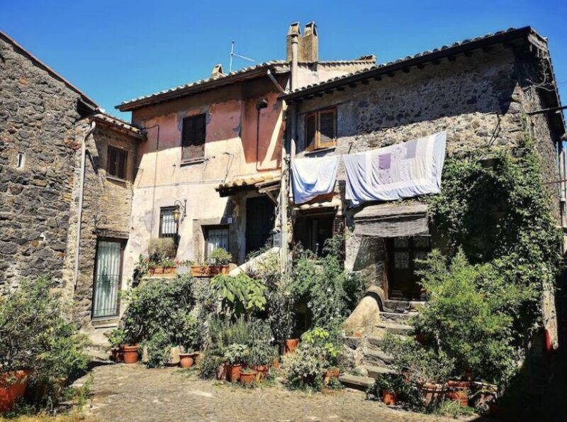 From Rome:Private Day Trip to Bracciano, Caprarola & Viterbo - FAQ