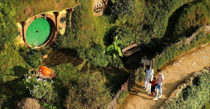 From Rotorua: Hobbiton Movie Set Tour with Festive Lunch - Key Points