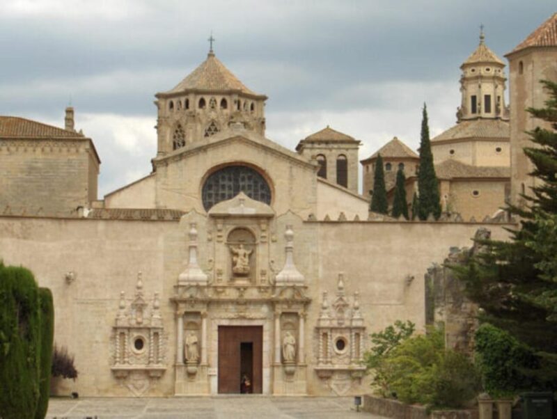 From Salou: Tour Poblet, Wines & Sitges - Key Points