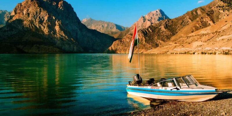 From Samarkand: Day tour to the Tajiksitan Alexander lake. - The Main Attraction: Iskanderkul Lake