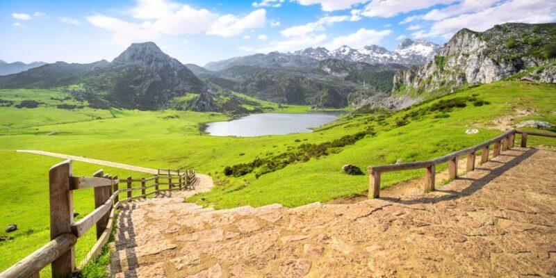 From Santander or Llanes: Covadonga Lakes & Cangas de Onis - Key Points