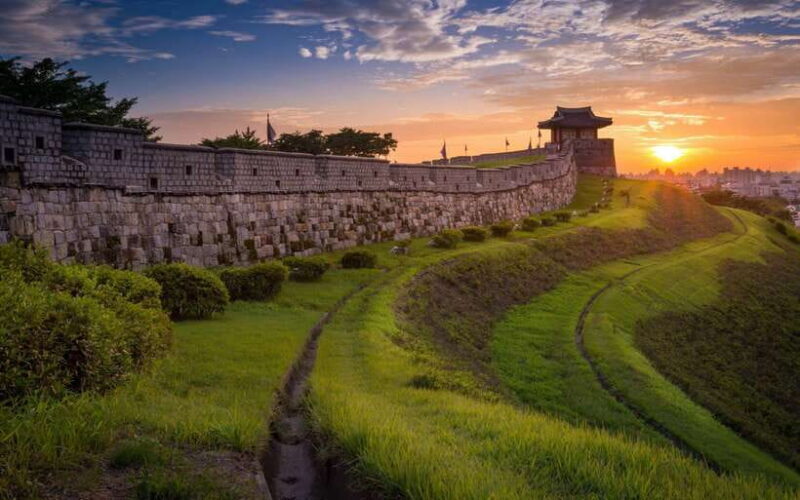 From Seoul: Evening Tour to UNESCO Suwon Hwaseong Fortress - The Walking Tour of Suwon Hwaseong Fortress