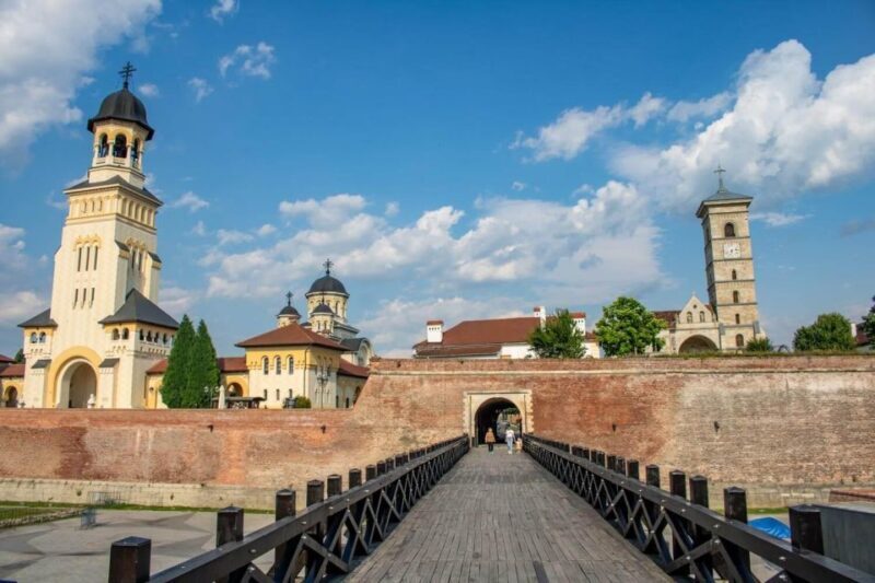 From Sibiu: Alba Carolina Citadel and Corvin's Castle Tour - Lunch and Scenic Drive to Alba Iulia