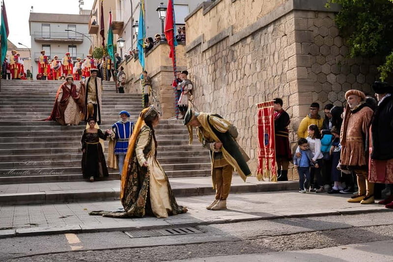 From Spectator to Extra in Castelvetrano's Santa Rita Parade - Key Points