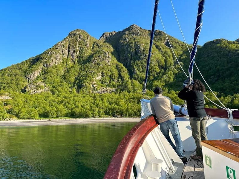 From Svolvær: Private Midnight Sun Yacht Cruise in Lofoten - FAQ