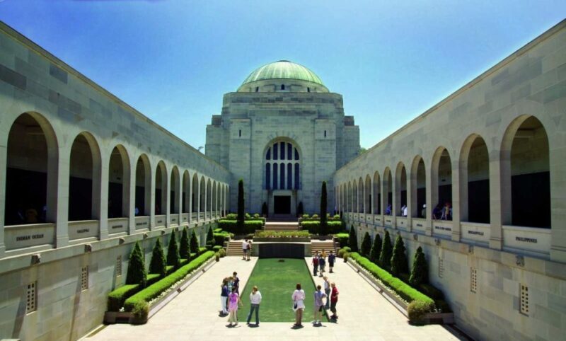 From Sydney: Canberra Day Tour - Introducing the Experience