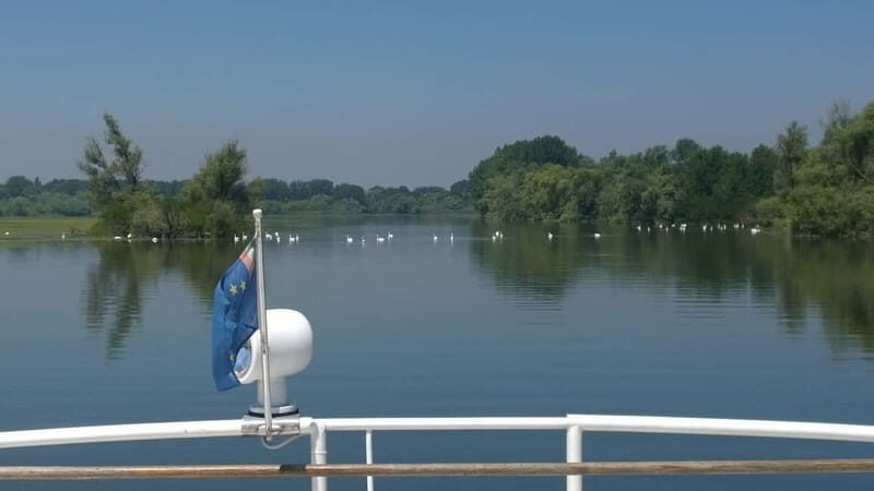 From the magic of the lakes to the ingenuity of Leonardo: sailing through waters and locks - Starting Point: A Convenient Gateway in Mantua’s Historic Center