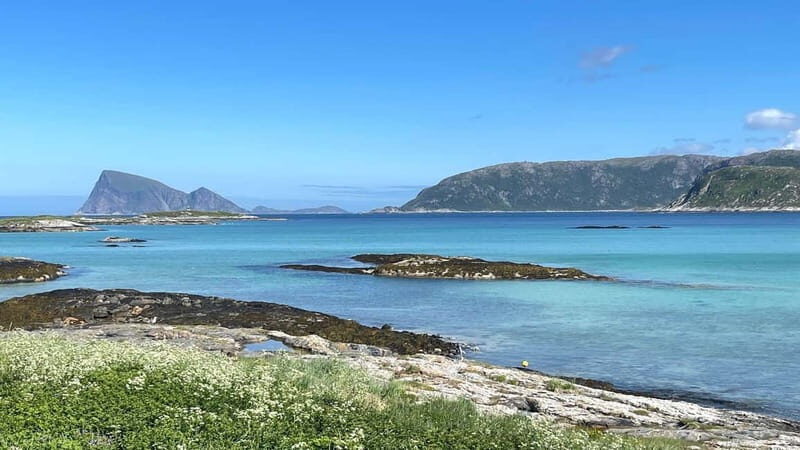 From Tromsø: Sailing Kayak at Sommarøy, incl. lunch & sauna - A Close-Up Look at the Tromsø Sailing Kayak Tour to Sommarøy