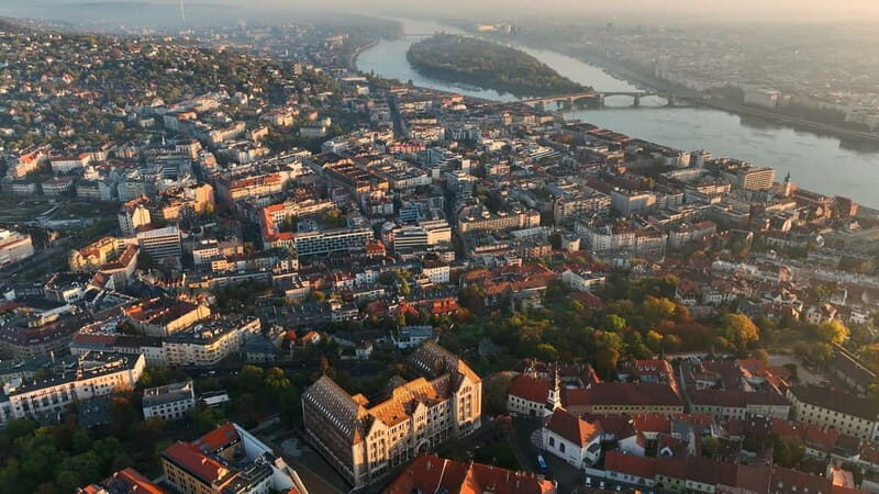 From Vienna: Bratislava& Budapest Day Tour with Photographer - An Everyday Tour Through Two Historic Capitals