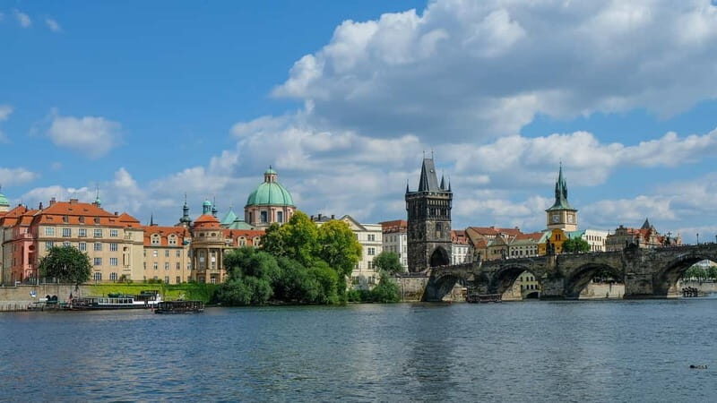 From Vienna: Full-Day Trip to Prague - The Pros and Cons