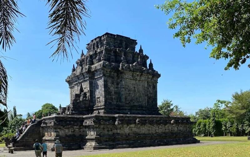 From Yogyakarta: Borobudur, Chicken Church & Mendut Temple - Key Points
