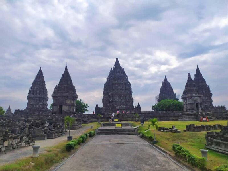 From Yogyakarta: Borobudur & Prambanan Tour - Temples - Borobudur: The Largest Buddhist Temple