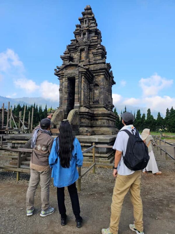 From Yogyakarta: Dieng Plateau & Gastronomy Tour & Transfer - Sacred Spring and Local Flavors
