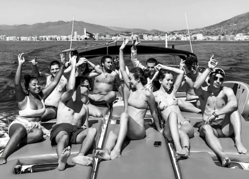 Fuengirola: Dolphin Watching by Yacht with Snacks and Drinks - Key Points
