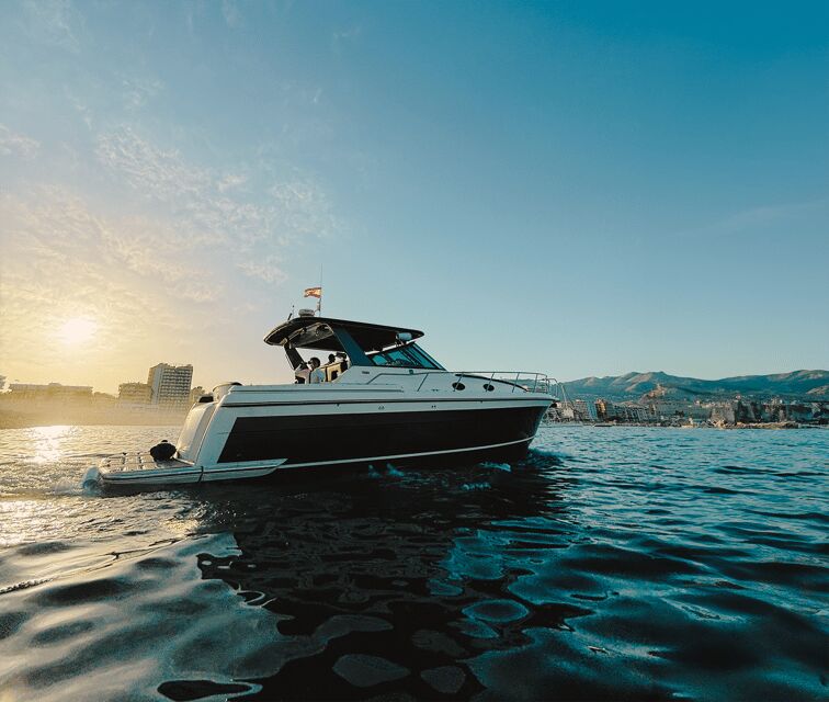 Fuengirola : Luxury cruise private yacht VIP sunset - Key Points