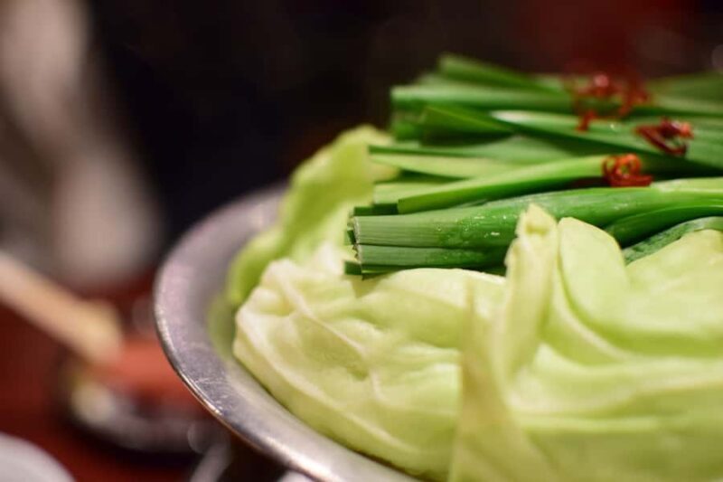 Fukuoka: Castle, Fukuoka Tower, and Yatai Food Tour - Starting at Fukuoka Castle: A Walk into History