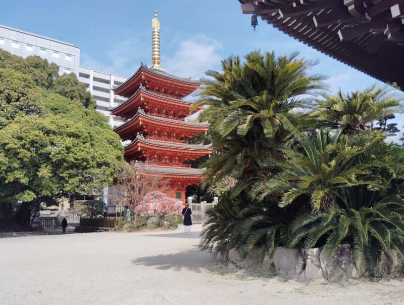 Fukuoka: Hakata Old Town Guided Walking Tour - Key Points